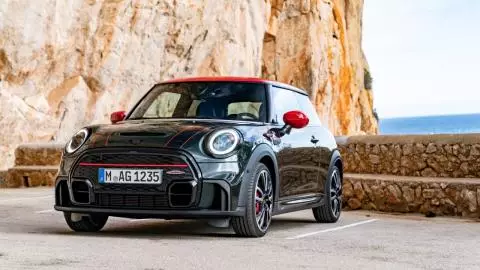 Mini John Cooper Works 2021 година