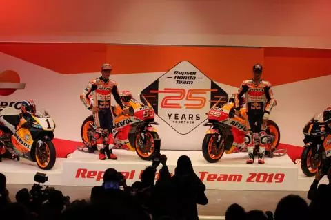 מצגת של Repsol Honda MotoGP עם Márquez ולורנצו