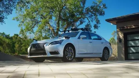 Ang bag-ong self-driving nga awto sa Toyota