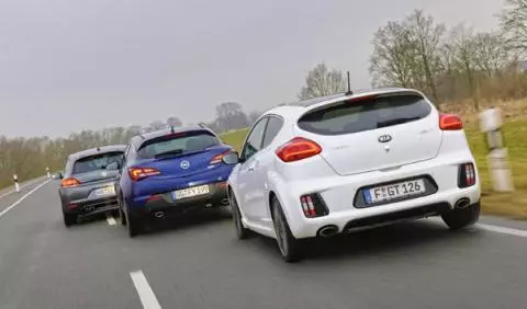 შედარებითი Kia procee'd GT-Opel Astra-Volkswagen Scirocco