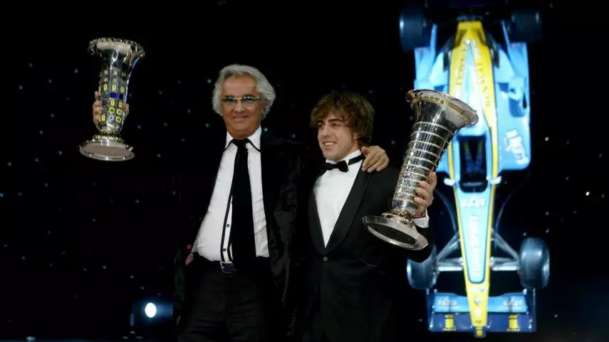 Alonso ak Briatore an 2005