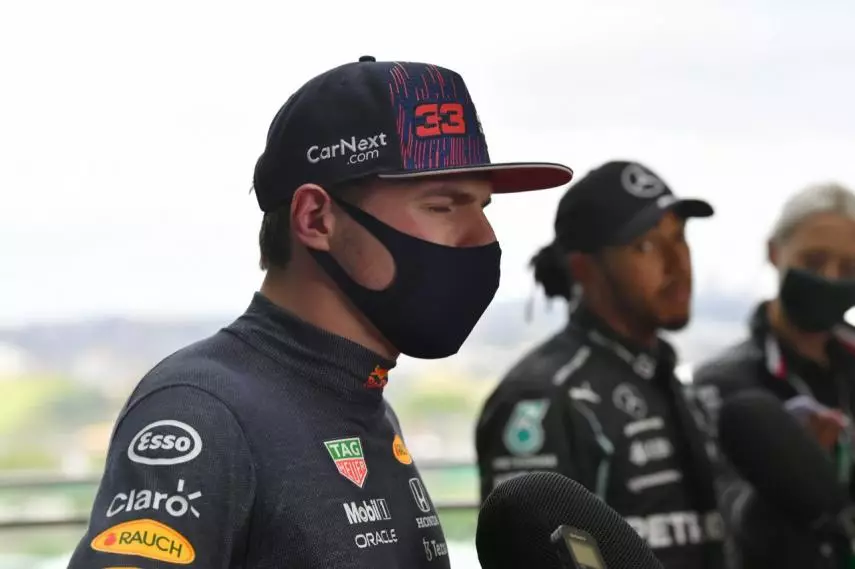 Max Verstappen ati Lewis Hamilton