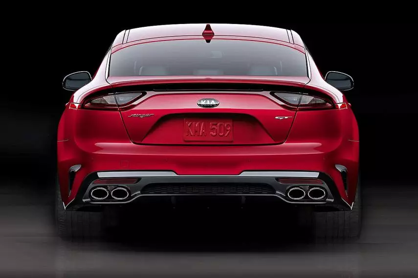 Tinayesa Kia Stinger