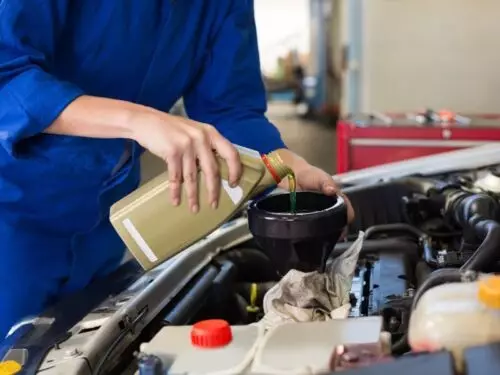 Que elementos do coche debes comprobar ao superar os 50.000 quilómetros 67356_1