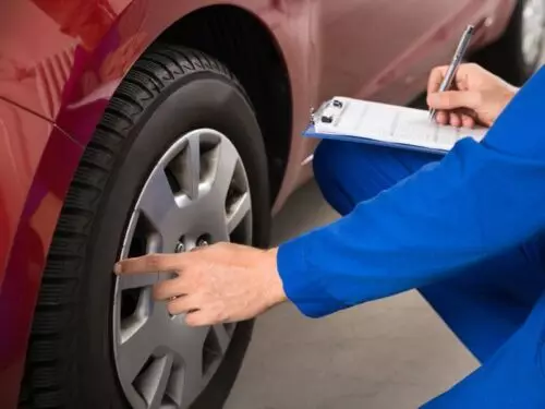 Que elementos do coche debes comprobar ao superar os 50.000 quilómetros 67356_5