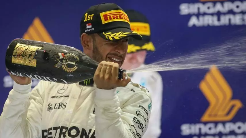 Lewis Hamilton jirbaħ f’Singapore