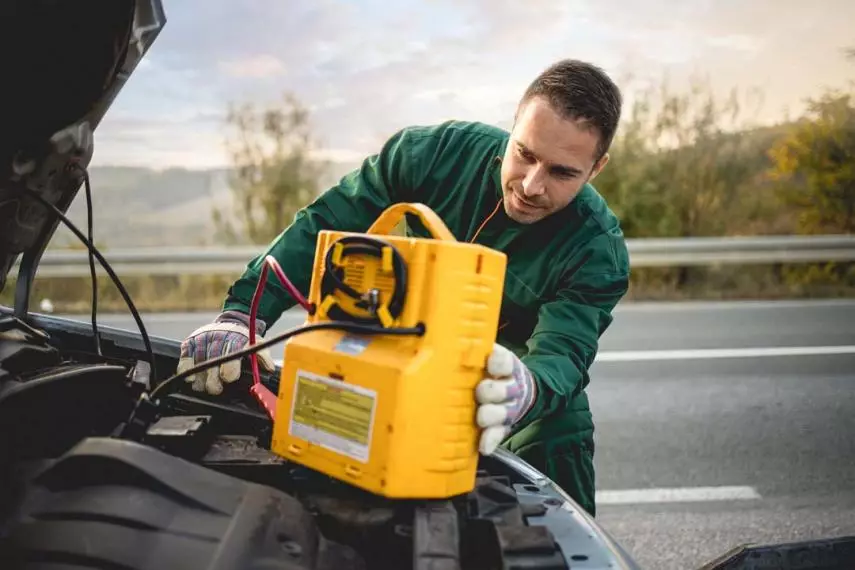 Hvordan ta bilen til verkstedet i bergingsbil og gratis