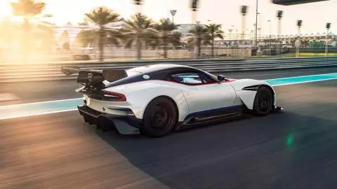 Aston Martin Vulcan, Säit