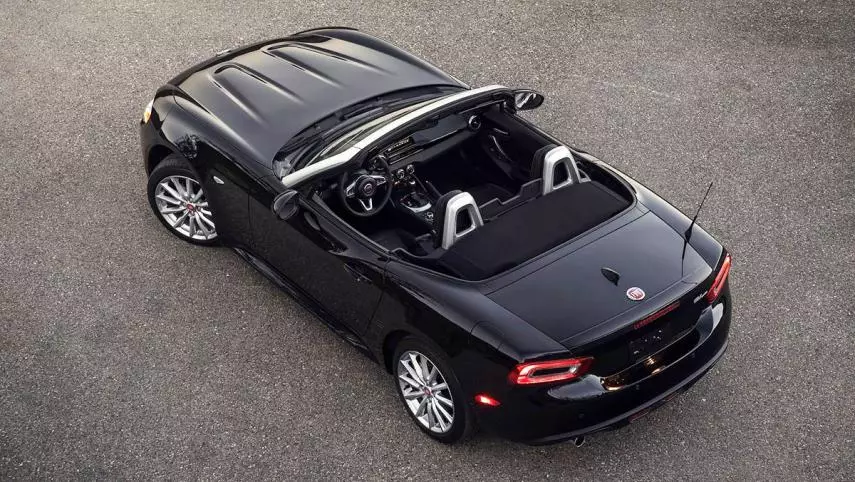 10 kereta sport terlaris pada bulan November di Sepanyol - Fiat 124 Spider - 7 unit