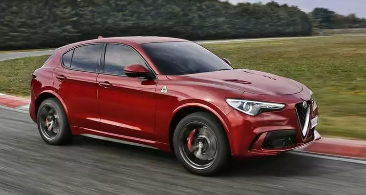 SUV olahraga Alfa Romeo Stelvio