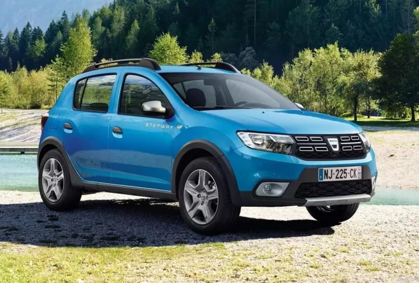 Peugeot 1008 x Dacia Sandero Stepway