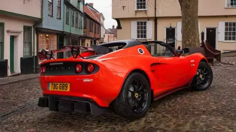 Phía sau Lotus Elise Cup 250