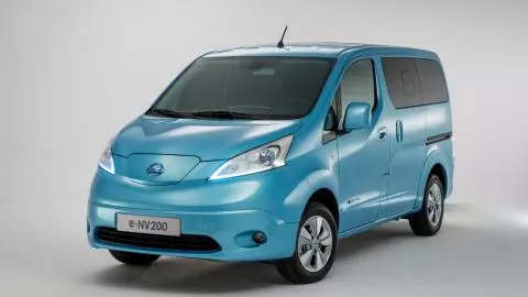 Na gluaisteáin leictreacha is mó díol in 2017: Nissan NV200- 330 aonad