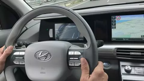 Hyundai Nexo 2018 کی جانچ کریں۔