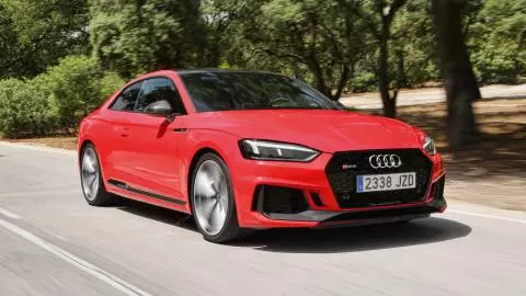 Tijaabi Audi RS 5 Coupe