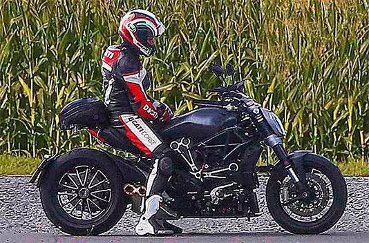 នេះគឺជា Ducati Diavel 2016 80014_4