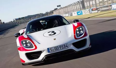 Porsche 918 Spyder kutsogolo