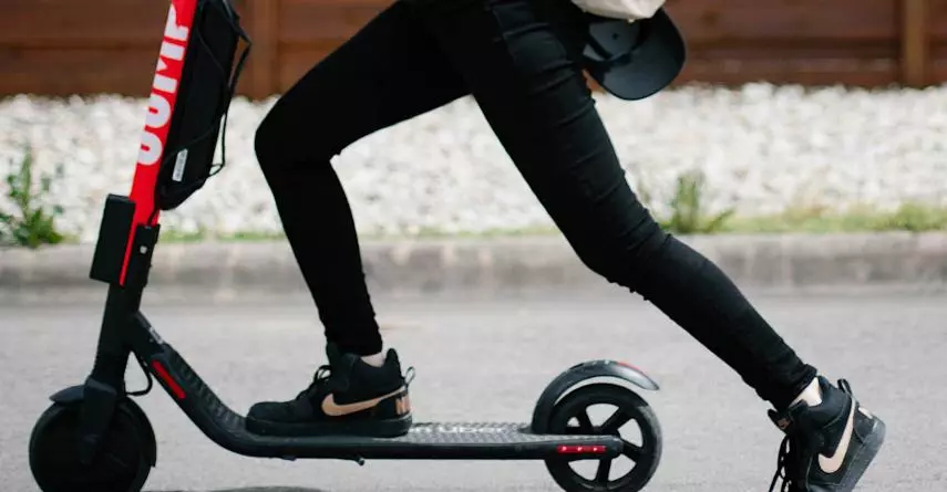 Uber'in elektrikli scooter hizmetine Jump denir.