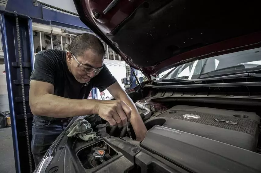 Ħames tricks sempliċi biex tikkonsma inqas meta ssuq motorhome