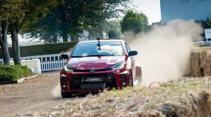 Toyota Yaris GR mempersembahkan kelayakannya di Goodwood Speedweek