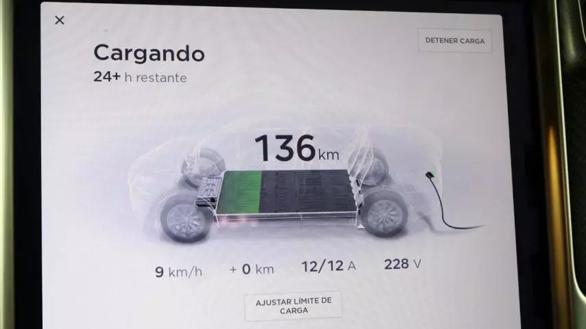 mobil listrik otonomi charger muatan listrik