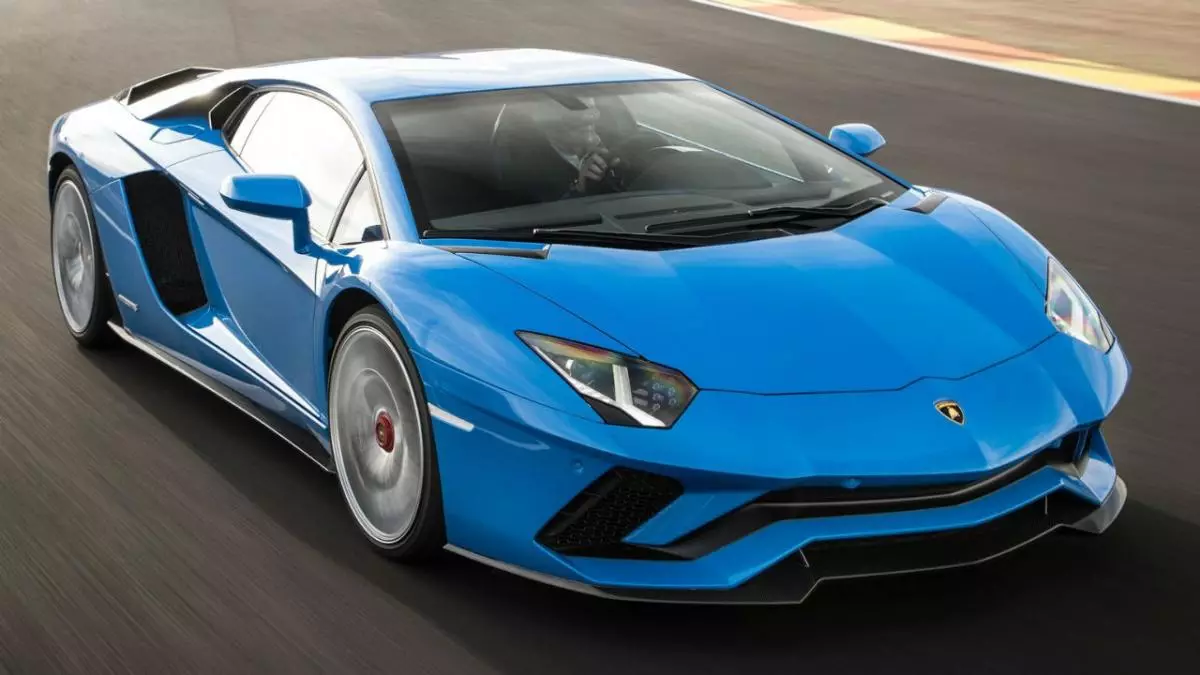 Ang Lamborghini Aventador ay hindi magkakaroon ng propulsion version para sa kaligtasan