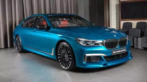 BMW M760Li シングル ロング ビーチ ブルー コート