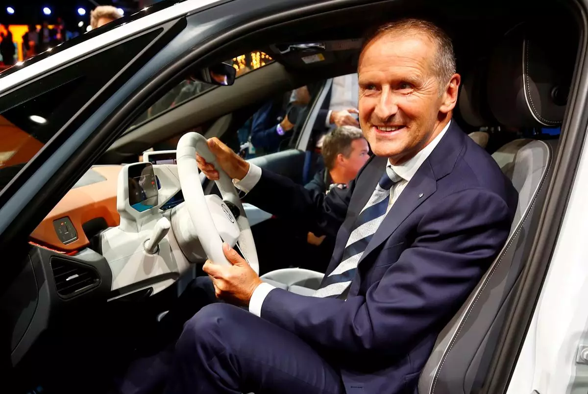 פארוואס האט די Porsche-Piech משפּחה פייערד Volkswagen CEO Herbert Diess?