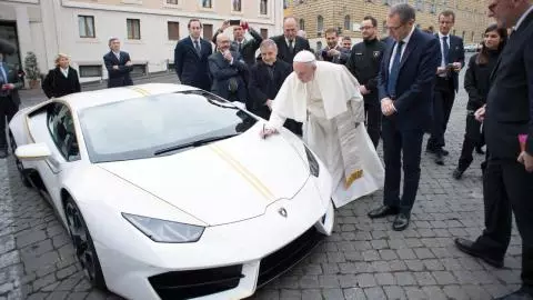 Lamborghini Huracan RWD Pope აუქციონი