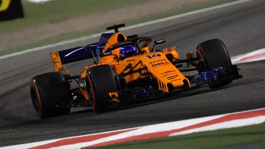 Alonso në praktikën e lirë 2 në Bahrein