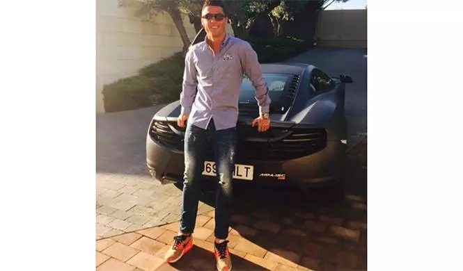 Cristiano Ronaldo mobil 11