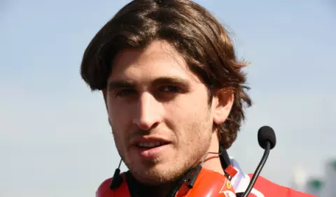 i-antonio-giovinazzi-ferrari-fitting-fitting-room